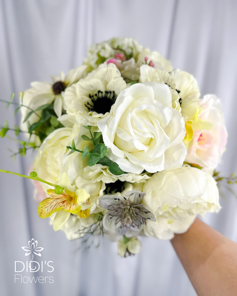 Ethereal Garden Bouquet – Didi's Flowers